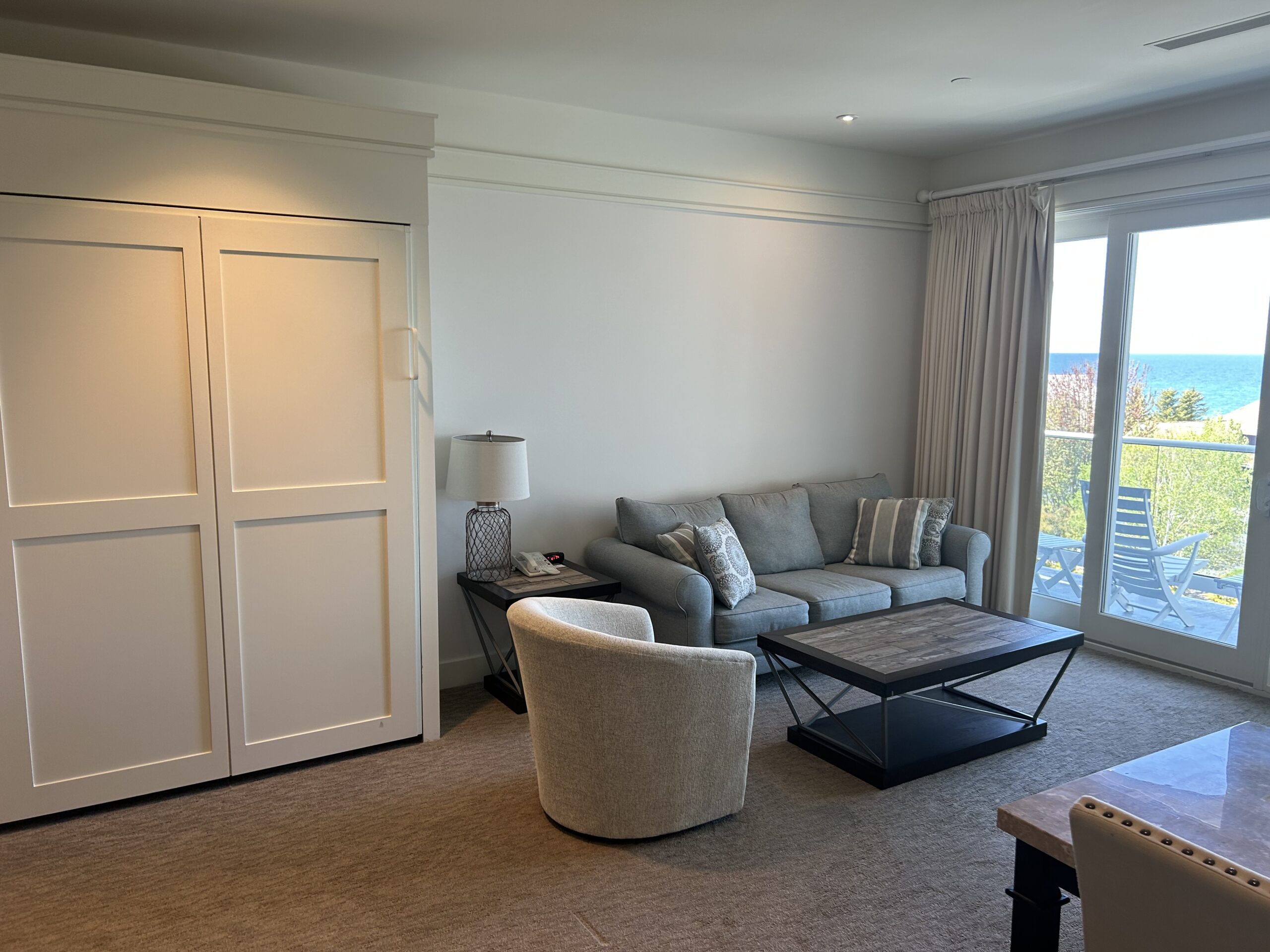CAPTAIN'S SUITE LAKE VIEW | Bay Harbor